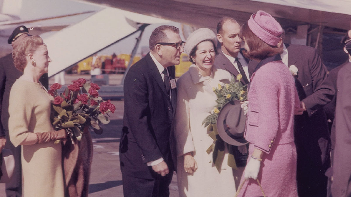 Recordamos el Chanel rosa de Jackie Kennedy 60 años después