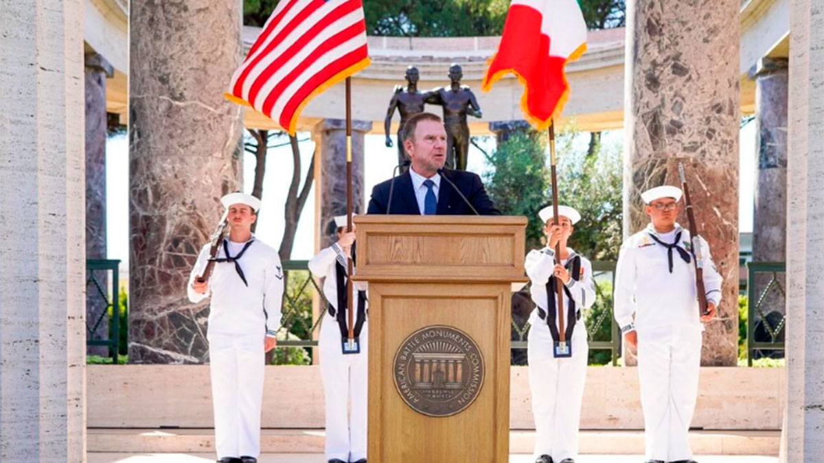 El millonario Tilman Fertitta compra los célebres casinos Caesars